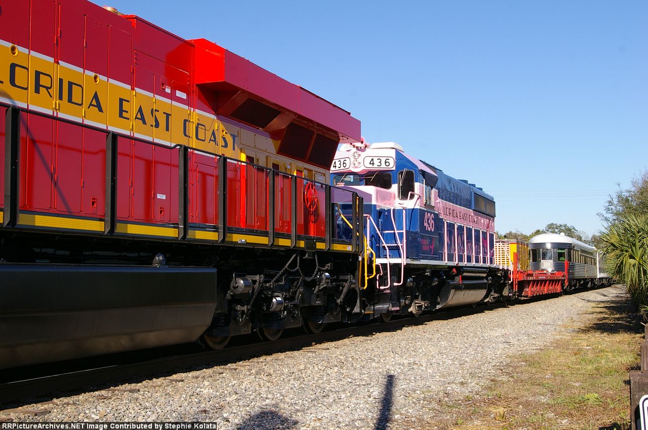 FEC 436 AS SECOND UNIT ON SANTA TRAIN